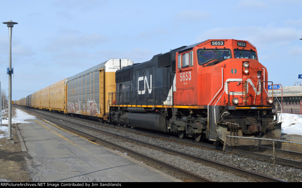 CN 5653 on train M31841 04